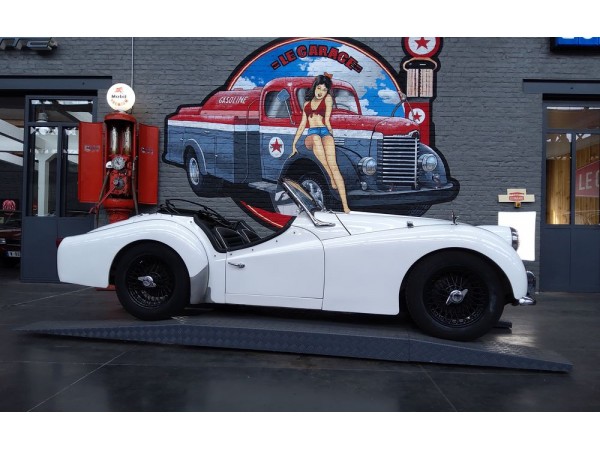 Triumph TR3 - Le Garage - Vintage Cars